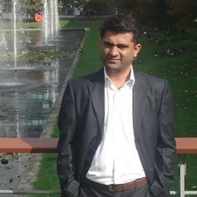 From Senior Manager to Founder & CEO with AI for Decision Making